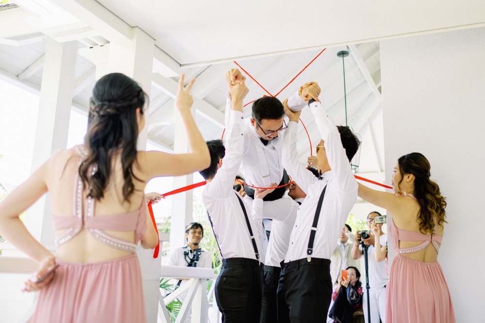 Chinese Wedding Tradition - Gate Crashing and Tea Ceremony Chinese Wedding Tradition - Gate Crashing and Tea Ceremony